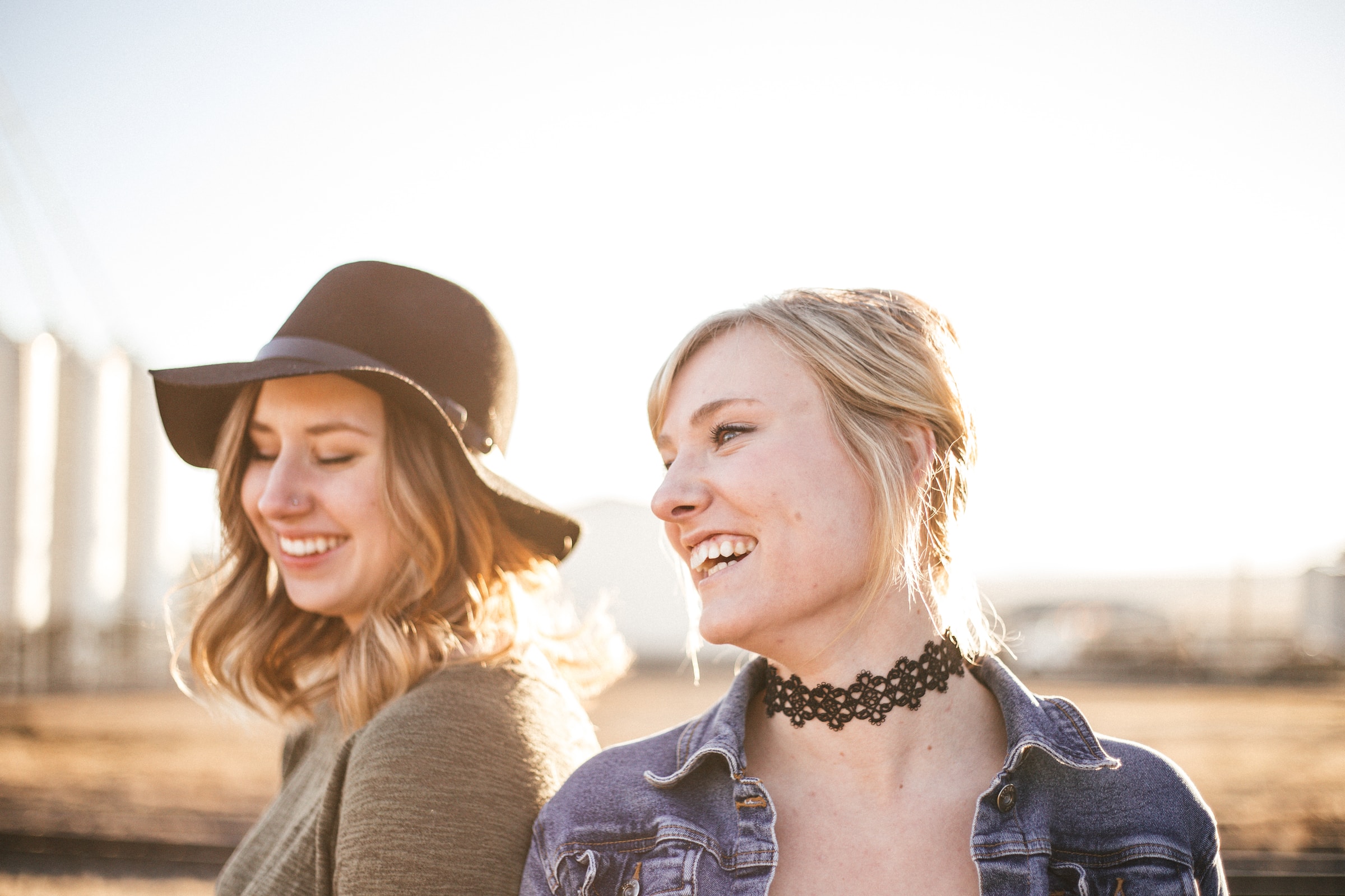 How To Date Multiple Women The Right Way: From First Dates to ...